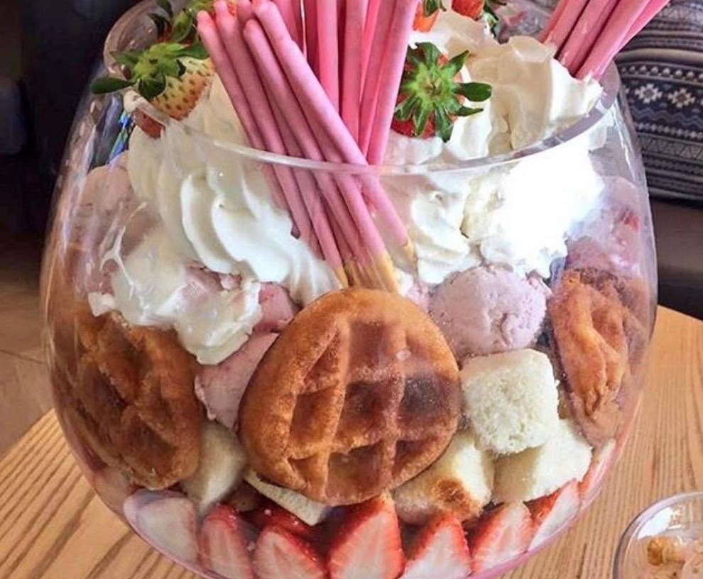 Strawberry Supreme Sunday Will Rock You World With 22 Scoops