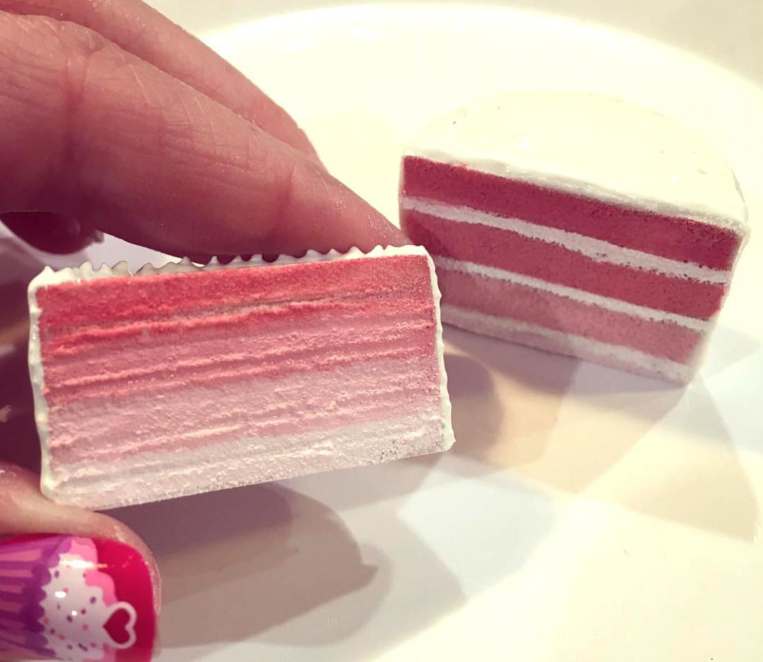 Miniature Cakes Are The Most Beautiful Micro-Art