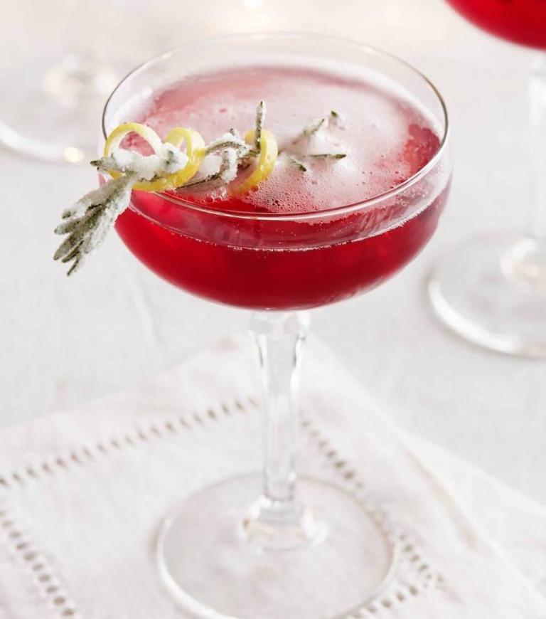 Best Holiday Cocktail Recipes With Total Festive Vibes