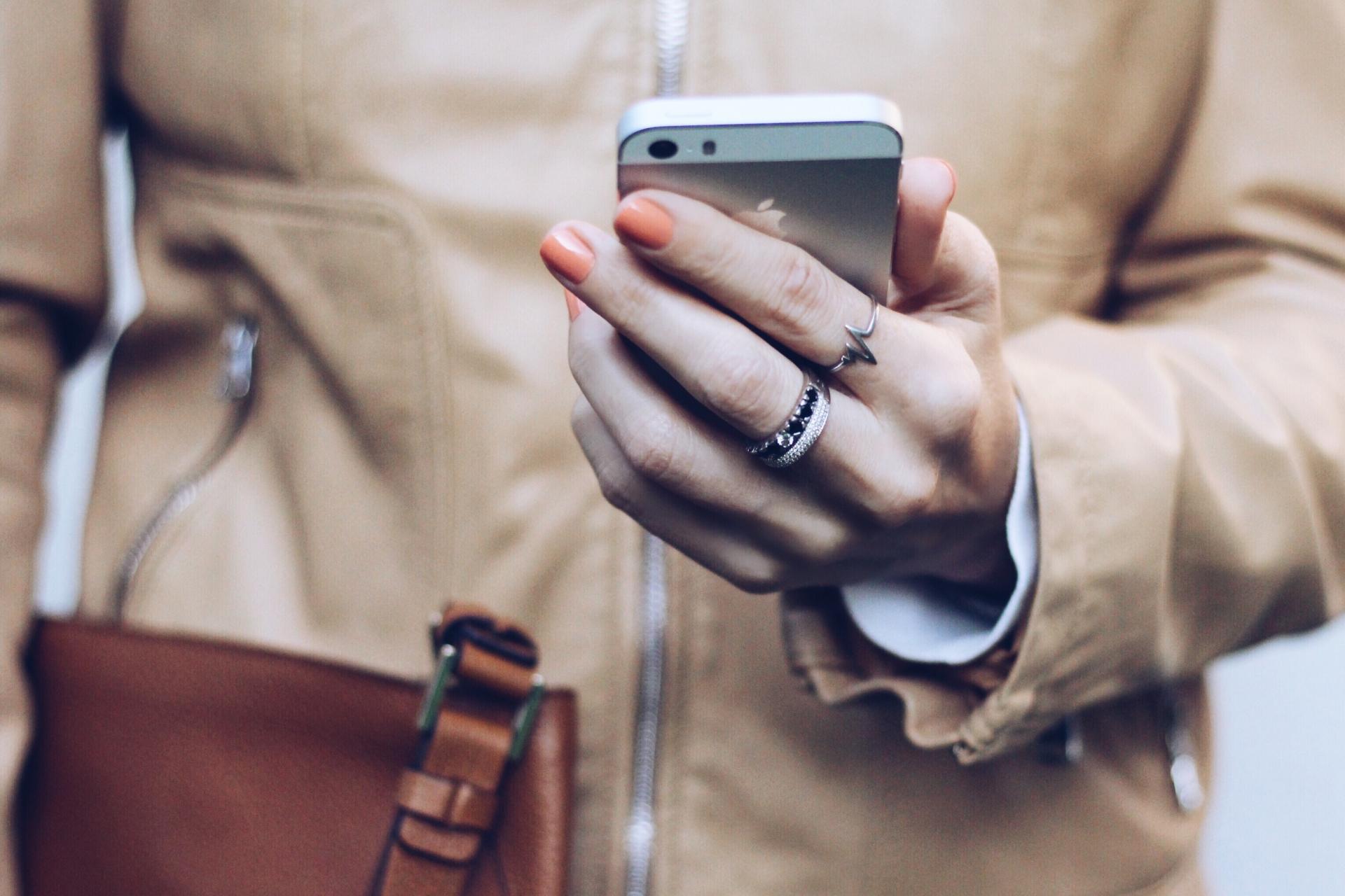 CamCard App Helps You Easily Manage Business Cards